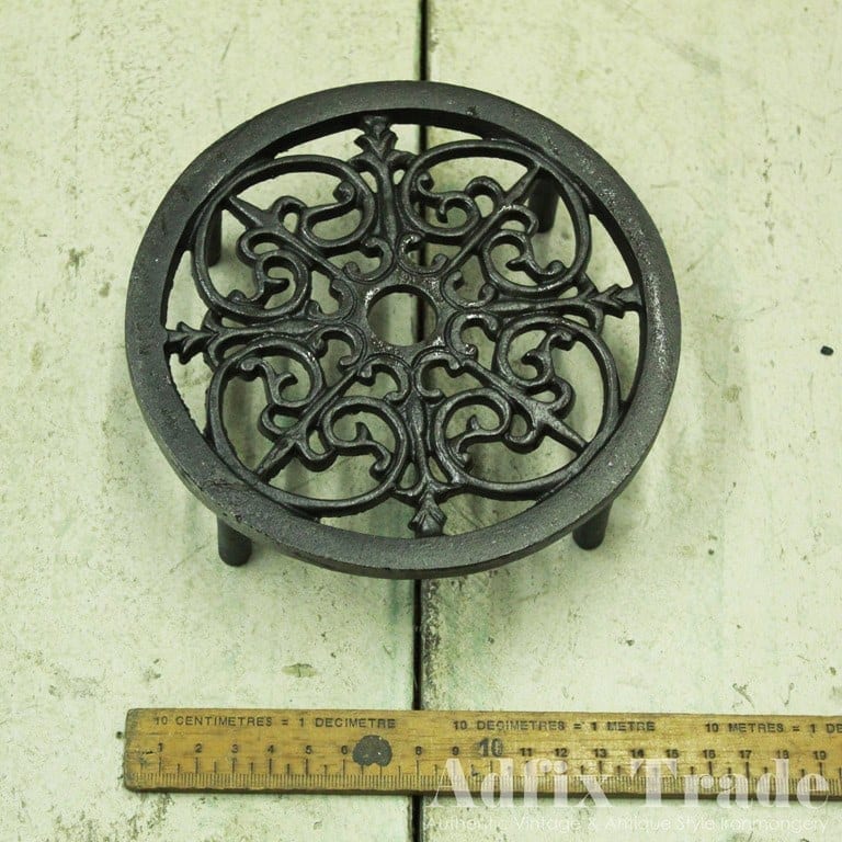 Trivet Round Antique Iron SWIRL 155mm Diameter – Cottingham Collection