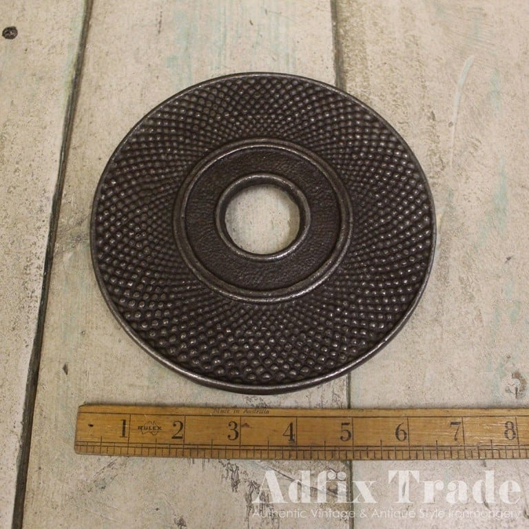 Trivet Circular with centre hole FISH SCALES Cast Iron 170mm ...