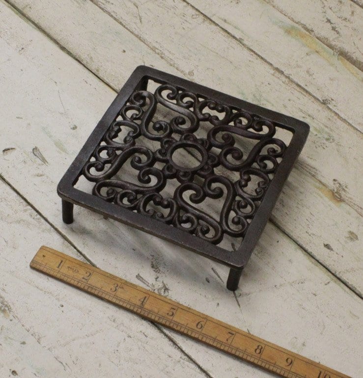 Trivet Square Antique Iron 'HEART' 180mm x 180mm – Cottingham Collection