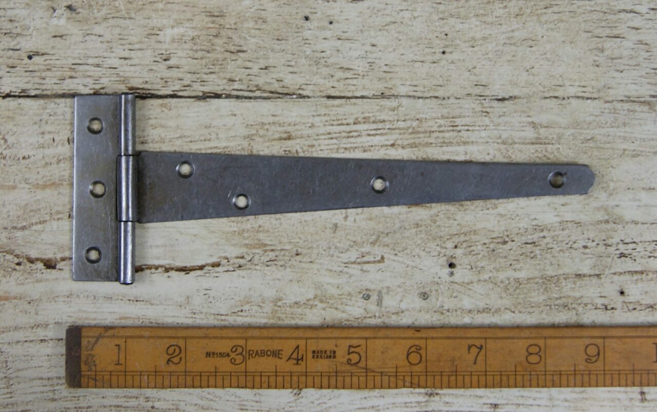 Tee Hinge Gate Style Pressed Antique Iron 200mm – Cottingham Collection
