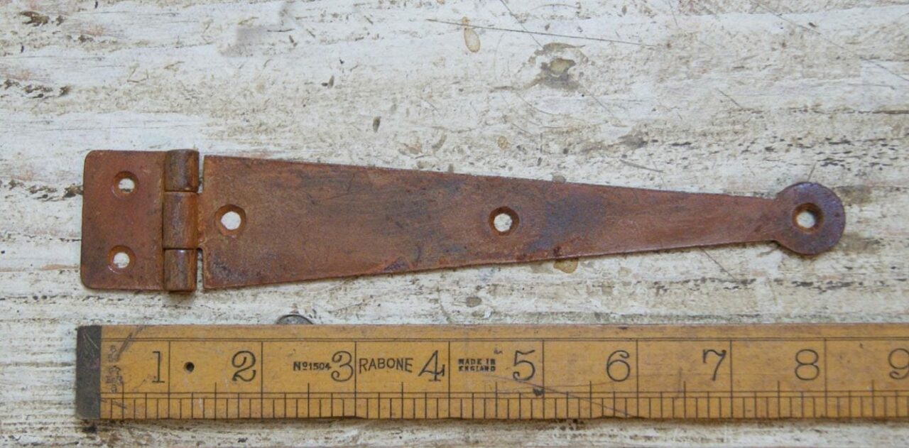 Strap Hinge Flat Penny End Rust 180mm (AF057A) – Cottingham Collection