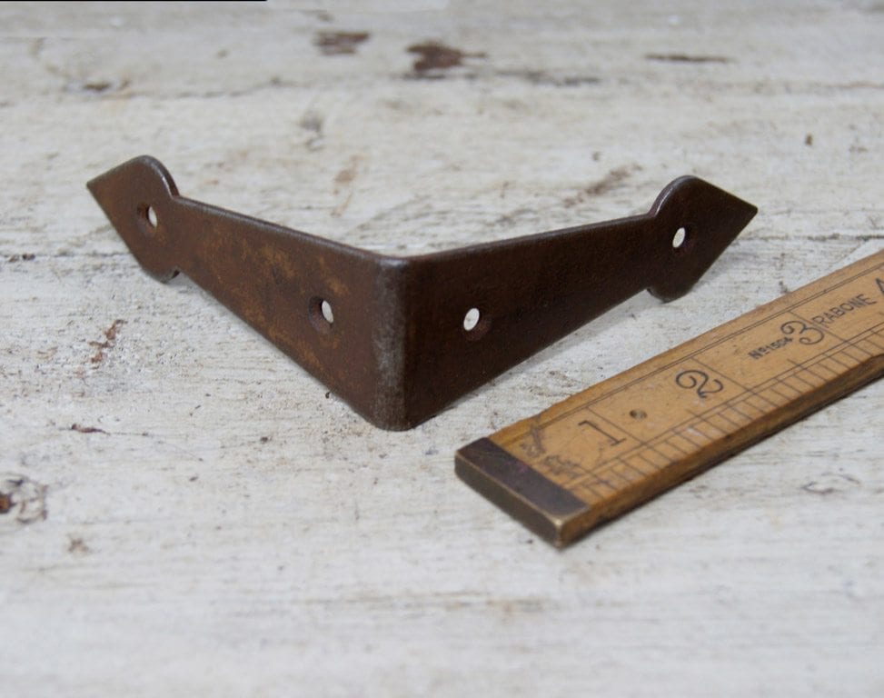 Arrowhead Corner Strap Antique Iron 95mm x 95mm – Cottingham Collection