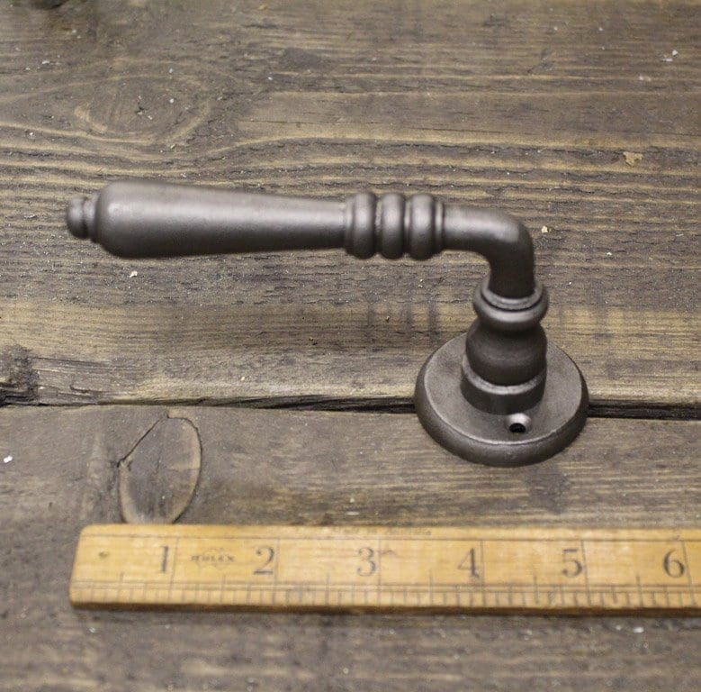 Lever Handle on Rose TONTO Cast Antique Iron 125mm – Cottingham Collection